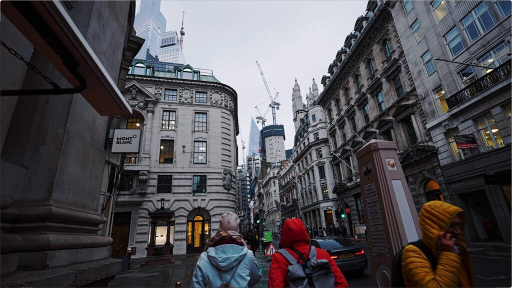 Red8 Art Gallery_London_Joe Webb Art Exibition – Lumira Studio